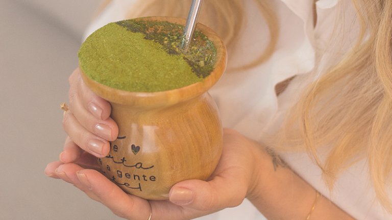 O significado do chimarrão: como nasceu essa paixão - Palácio das Cuias